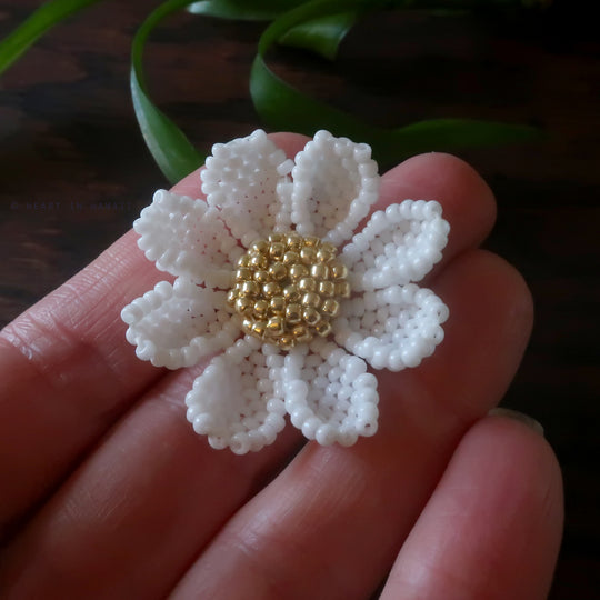 Heart in Hawaii Beaded Cosmos Flower Brooch - White – Temple Tree ...